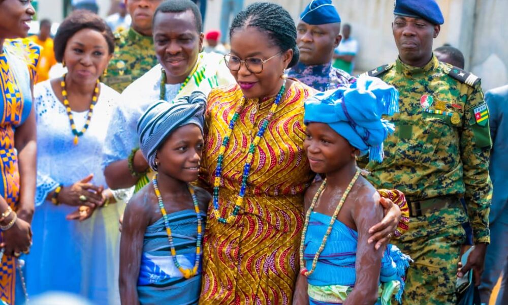 Ayiza : un « feu d’artifice » de couleurs et de traditions – direct7.tg